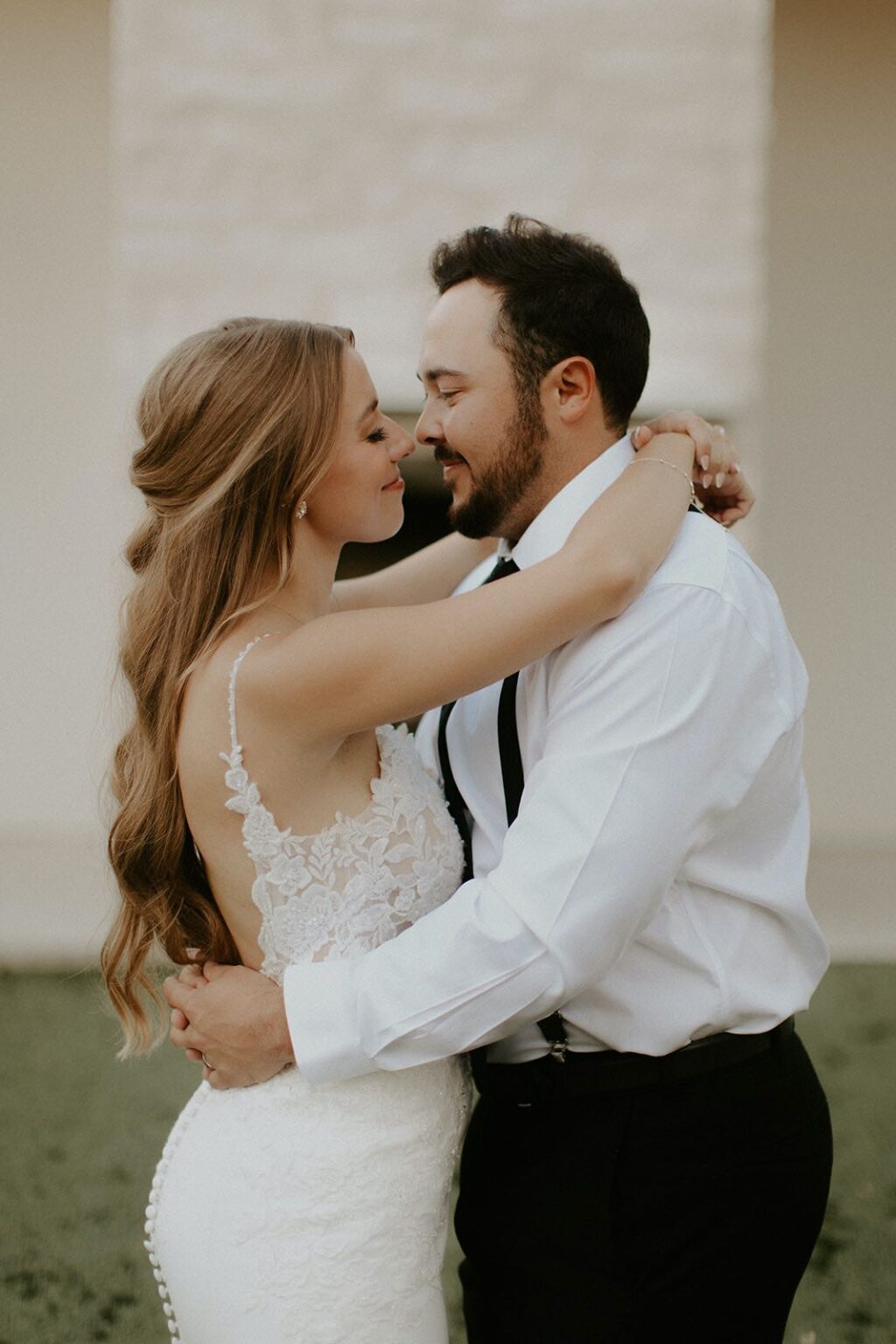 Romantic Summer Wedding at The Arlo - biancanichole.com