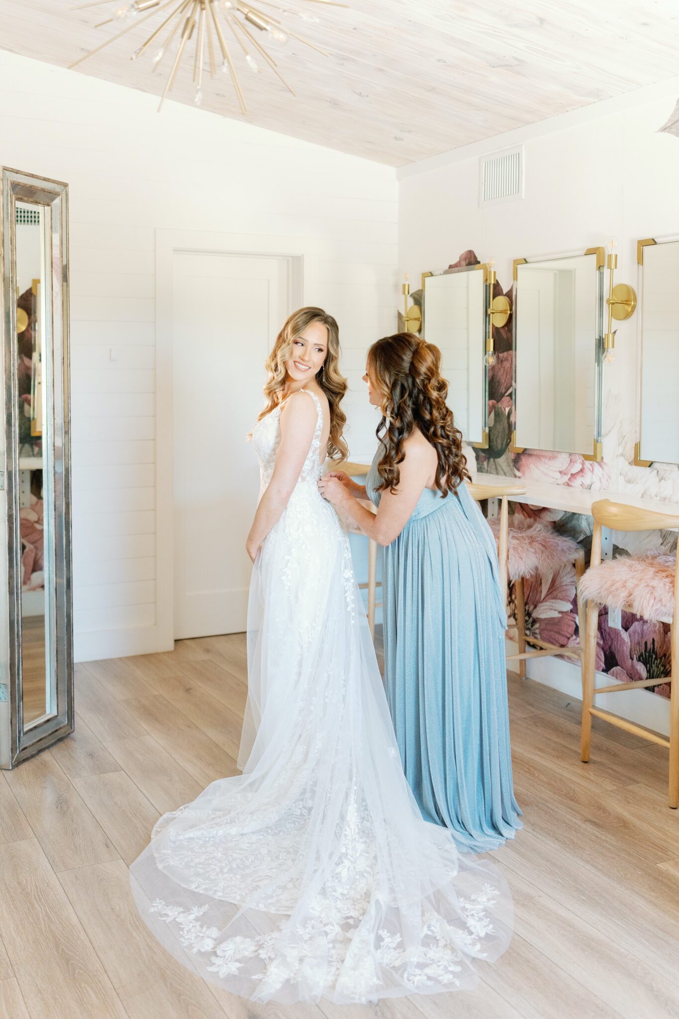 Mae's Ridge: Modern Farmhouse Wedding Venue - biancanichole.com