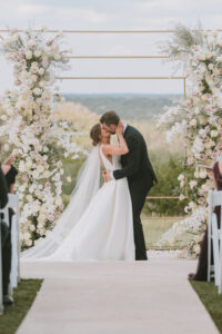 Mae's Ridge: Modern Farmhouse Wedding Venue - biancanichole.com