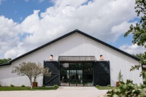 Mae's Ridge: Modern Farmhouse Wedding Venue - biancanichole.com