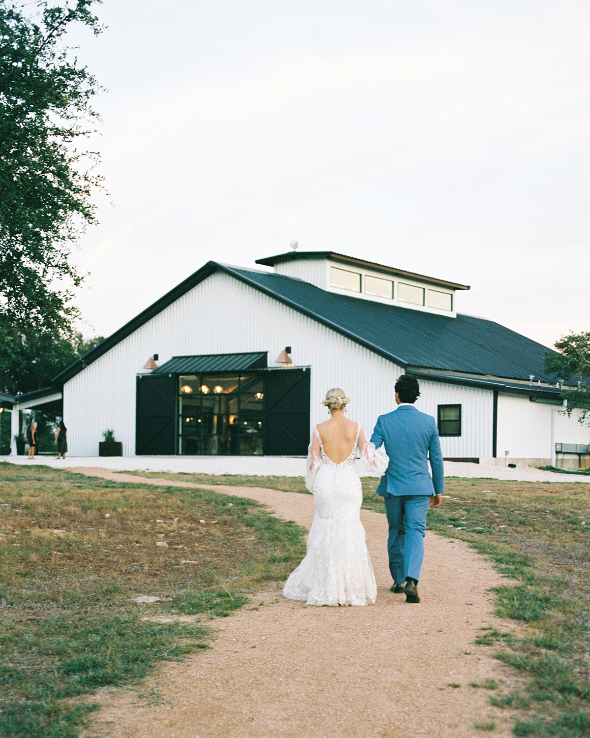 Mae's Ridge: Modern Farmhouse Wedding Venue - biancanichole.com
