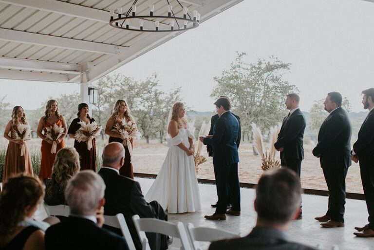 Mae's Ridge: Modern Boho Wedding Venue - biancanichole.com