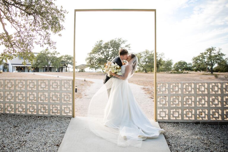 Mae's Ridge: Modern Farmhouse Wedding Venue - biancanichole.com