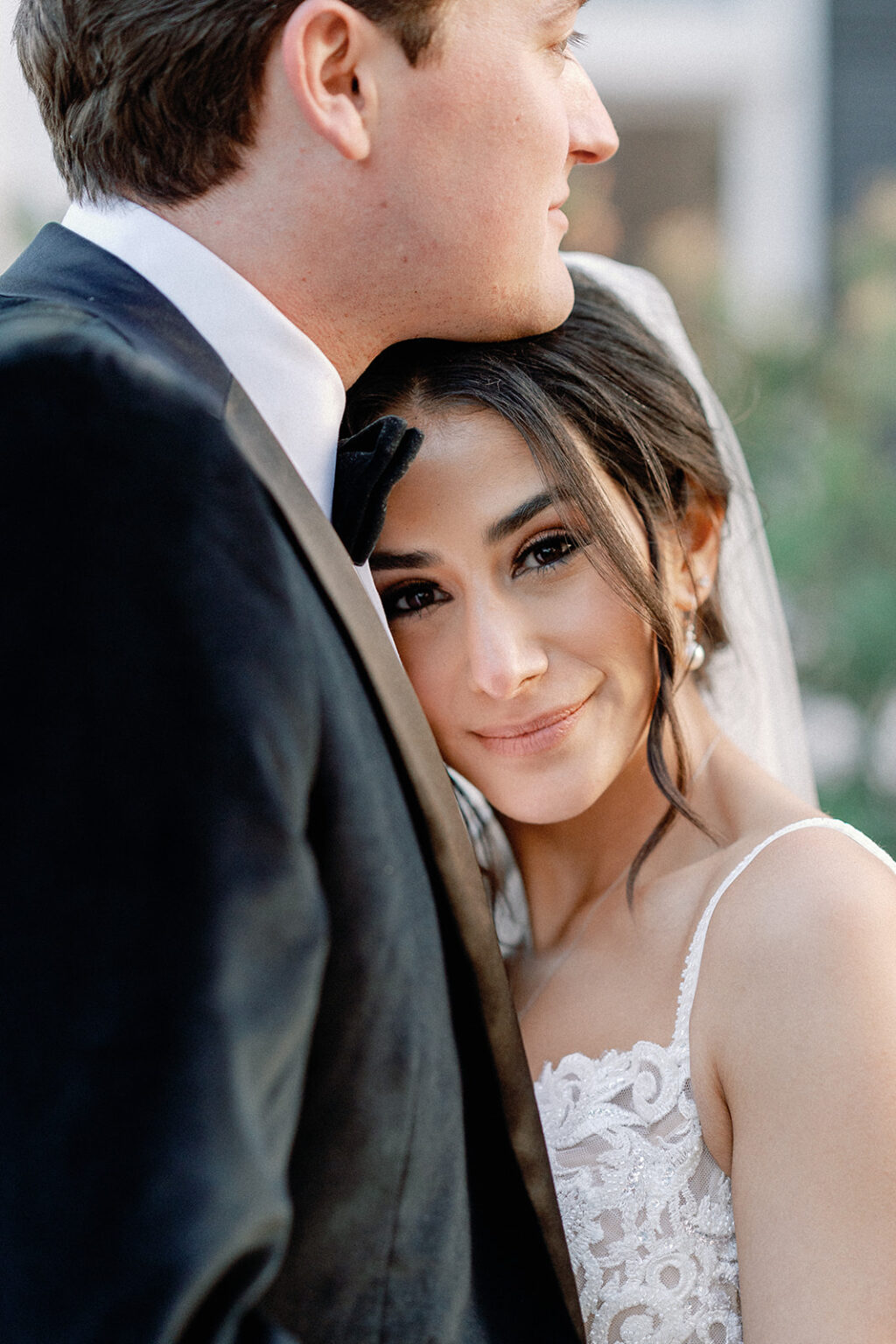 Winter wedding at Woodbine Mansion in TX - biancanichole.com