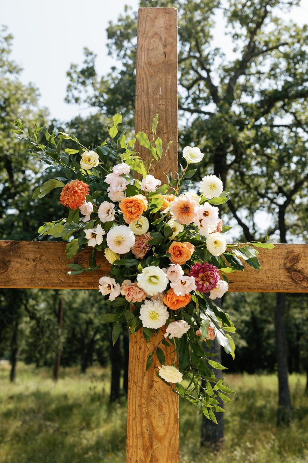 Pastel Garden Wedding at The Grand Lady - biancanichole.com