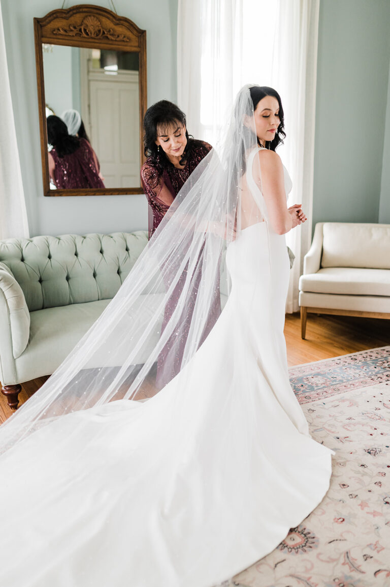 Colorful Wedding at Barr Mansion - biancanichole.com