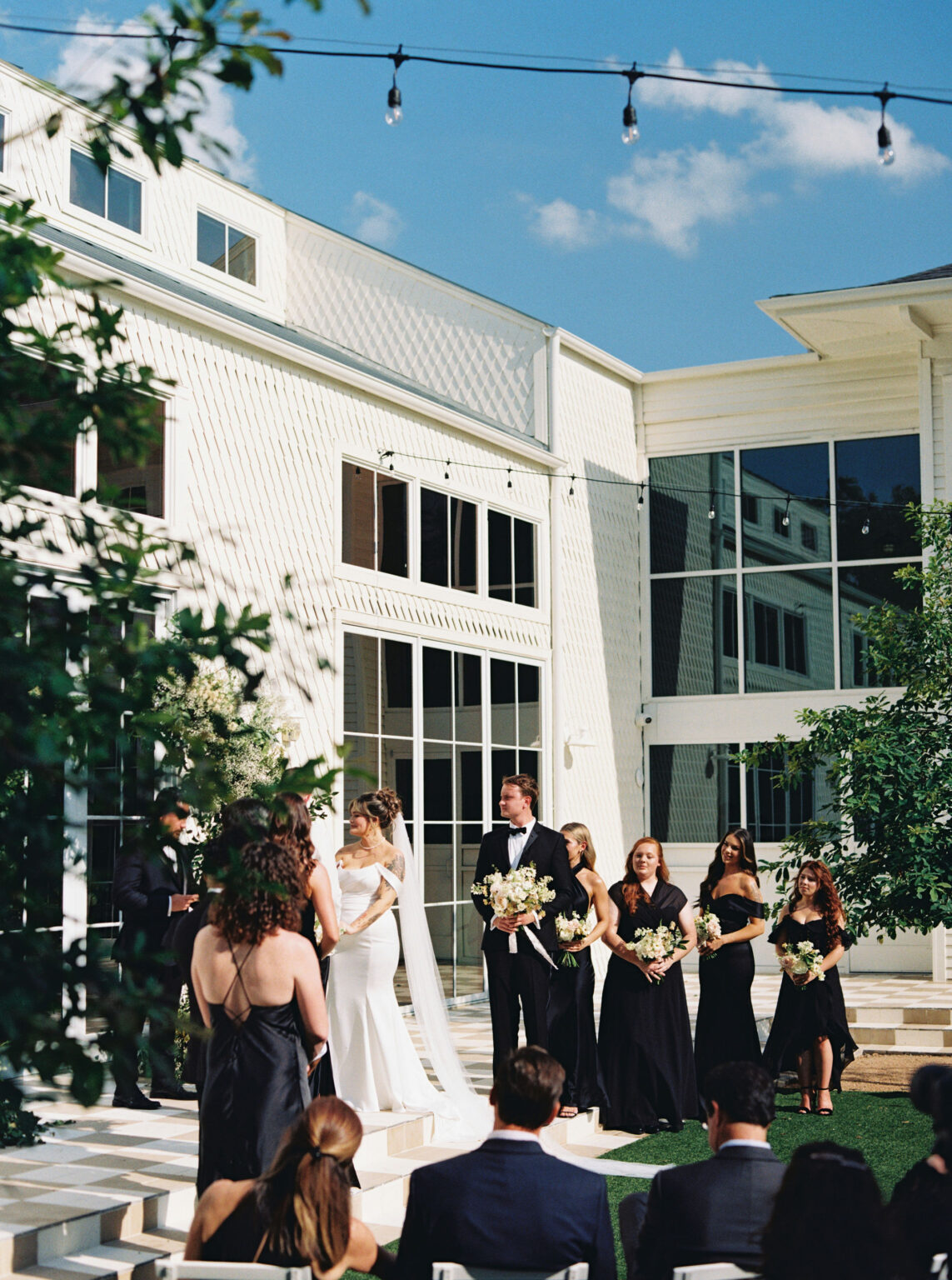 Dreamy Garden Wedding at Wish Well House - biancanichole.com