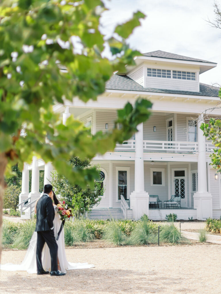 Colorful Fall Wedding at The Grand Lady - biancanichole.com
