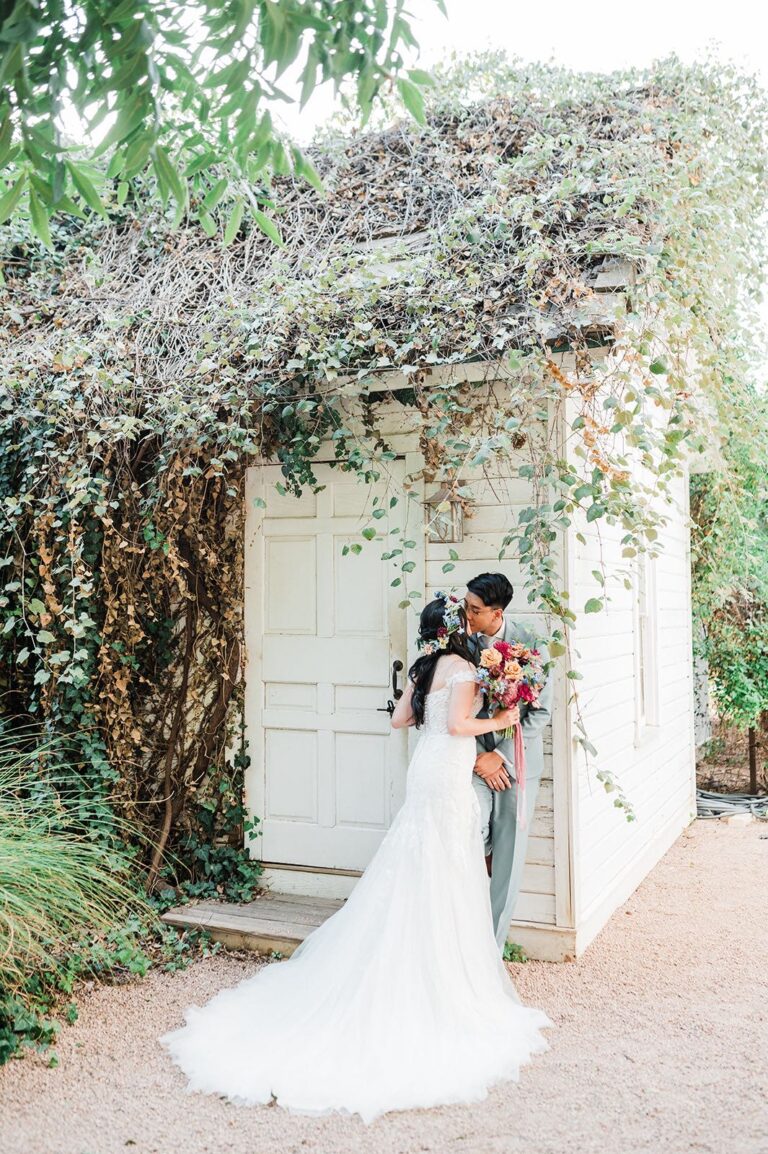 Colorful Fall Wedding at Barr Mansion - biancanichole.com