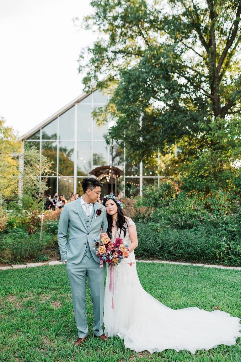 Colorful Fall Wedding at Barr Mansion - biancanichole.com