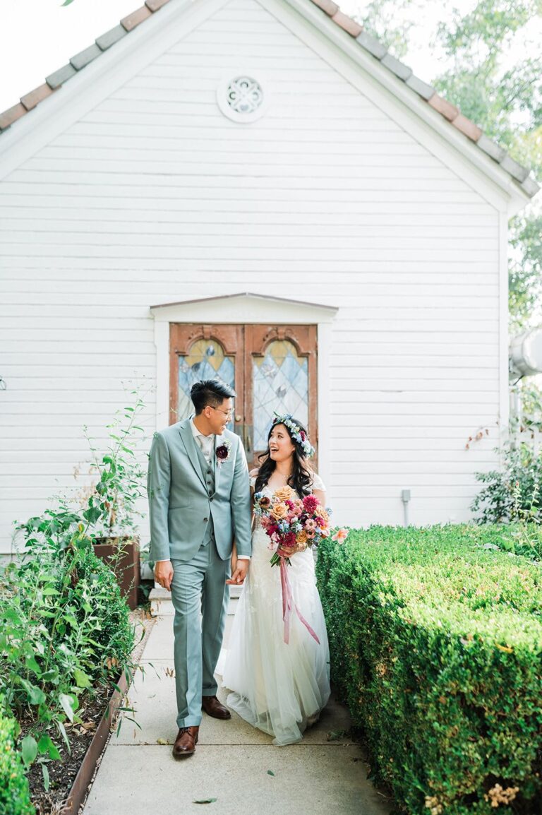 Colorful Fall Wedding at Barr Mansion - biancanichole.com
