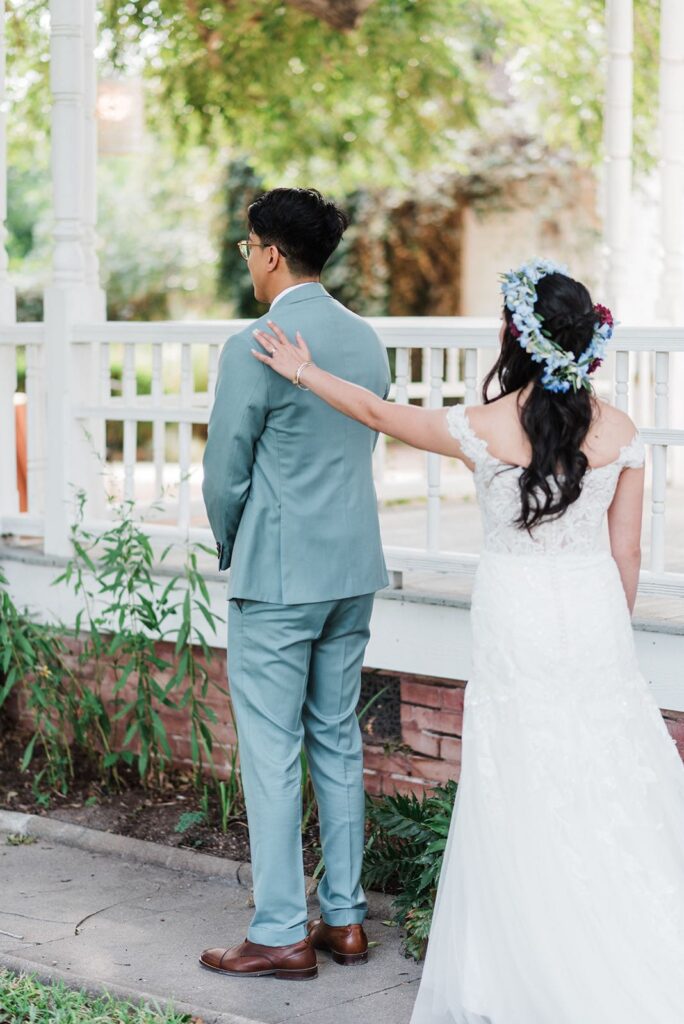 Colorful Fall Wedding at Barr Mansion - biancanichole.com