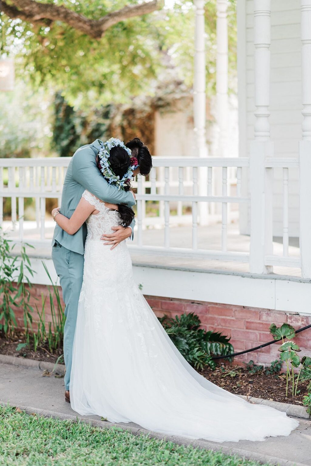 Colorful Fall Wedding at Barr Mansion - biancanichole.com