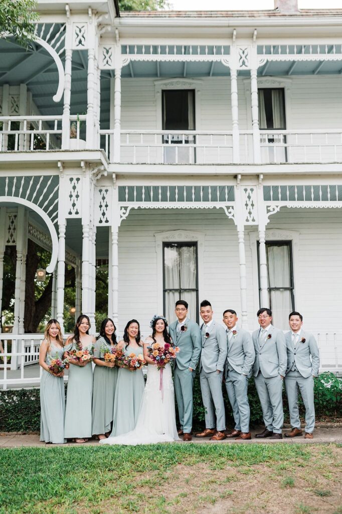 Colorful Fall Wedding at Barr Mansion - biancanichole.com