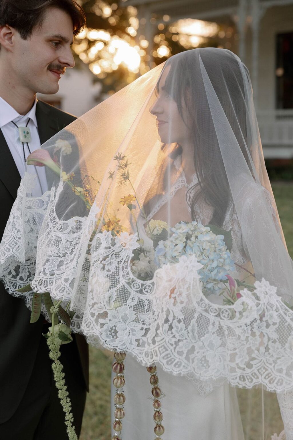 Sophisticated Garden Wedding at Barr Mansion - biancanichole.com