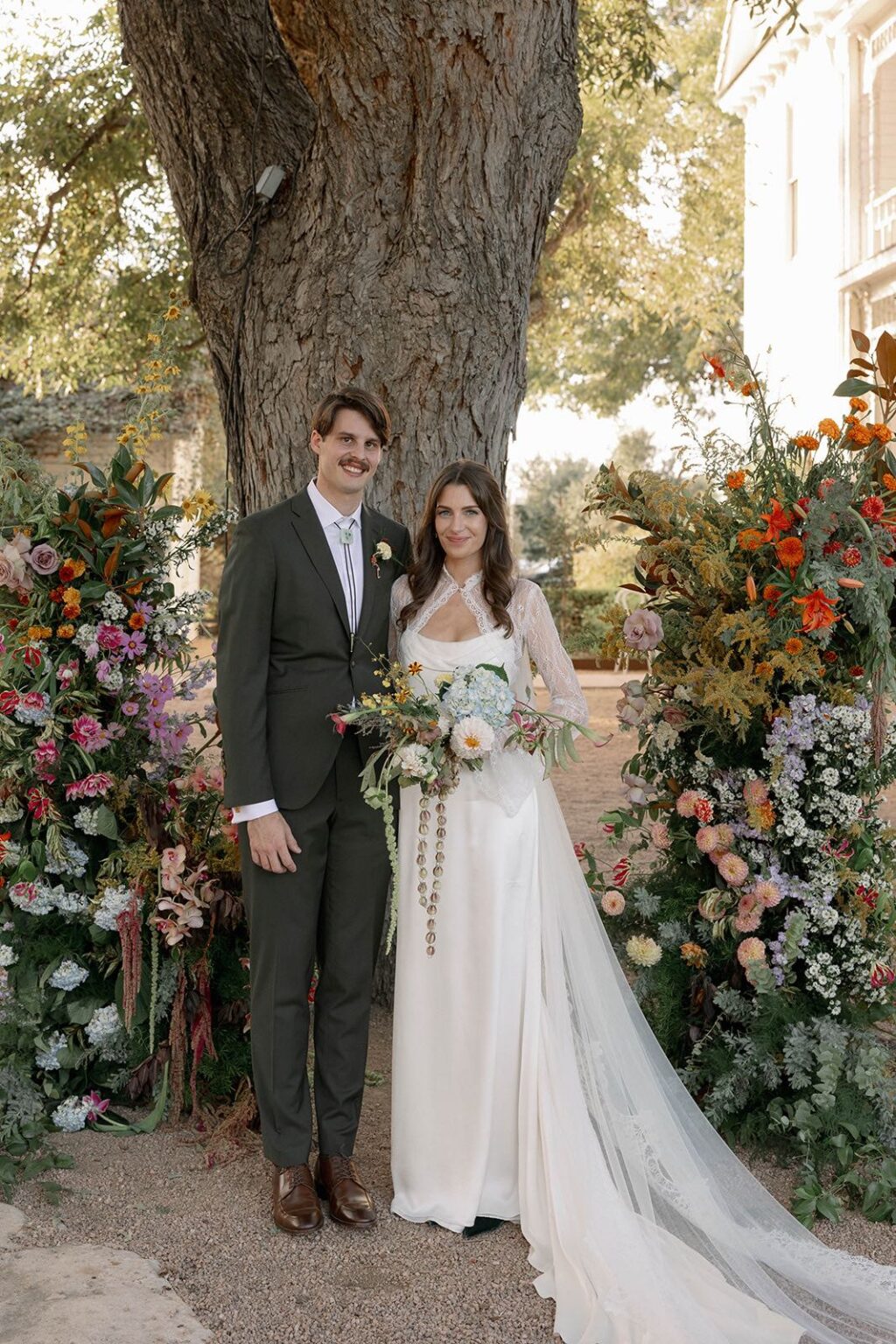Sophisticated Garden Wedding at Barr Mansion - biancanichole.com